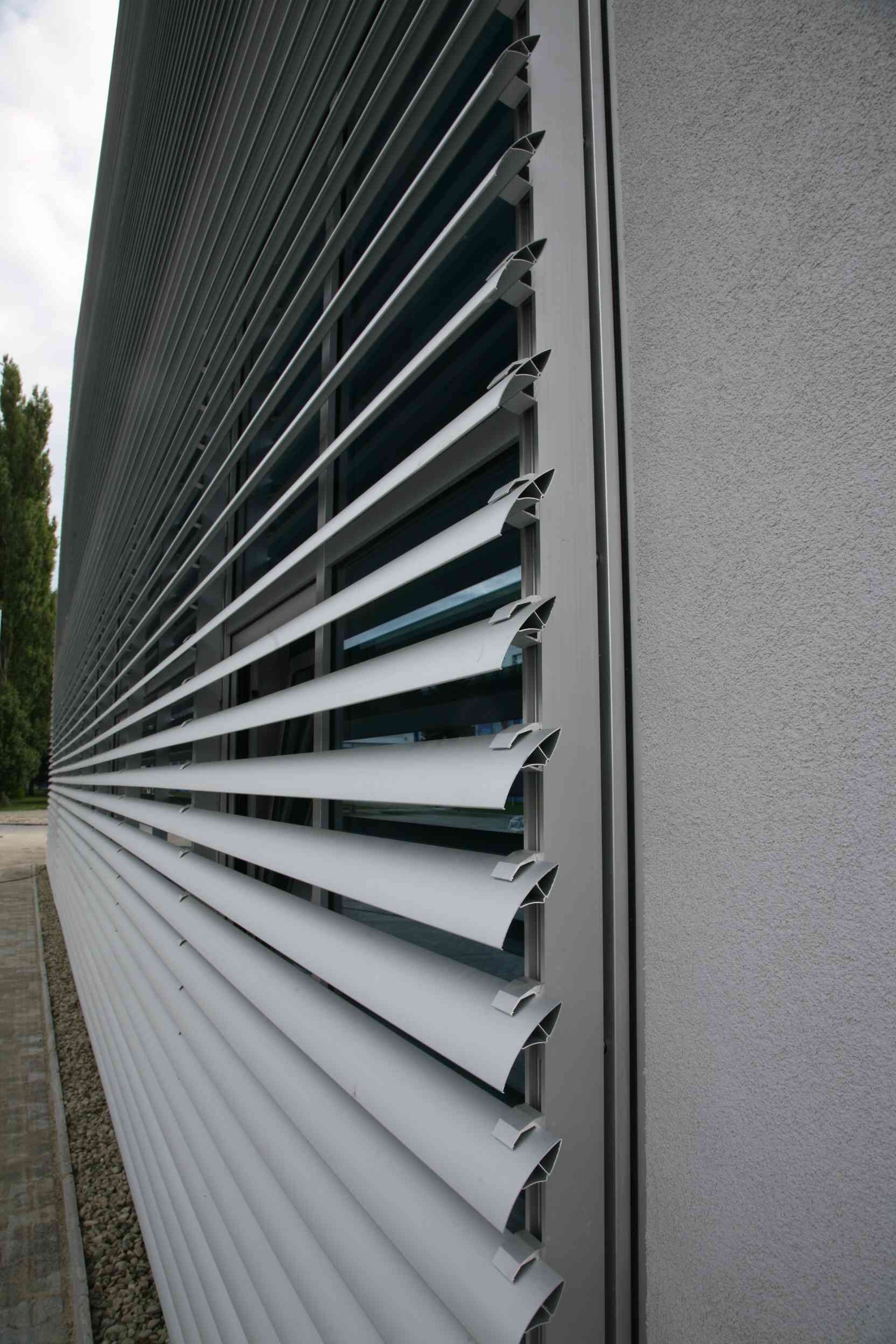 Vertical sun protection blades with horizontal louvers • Alaris