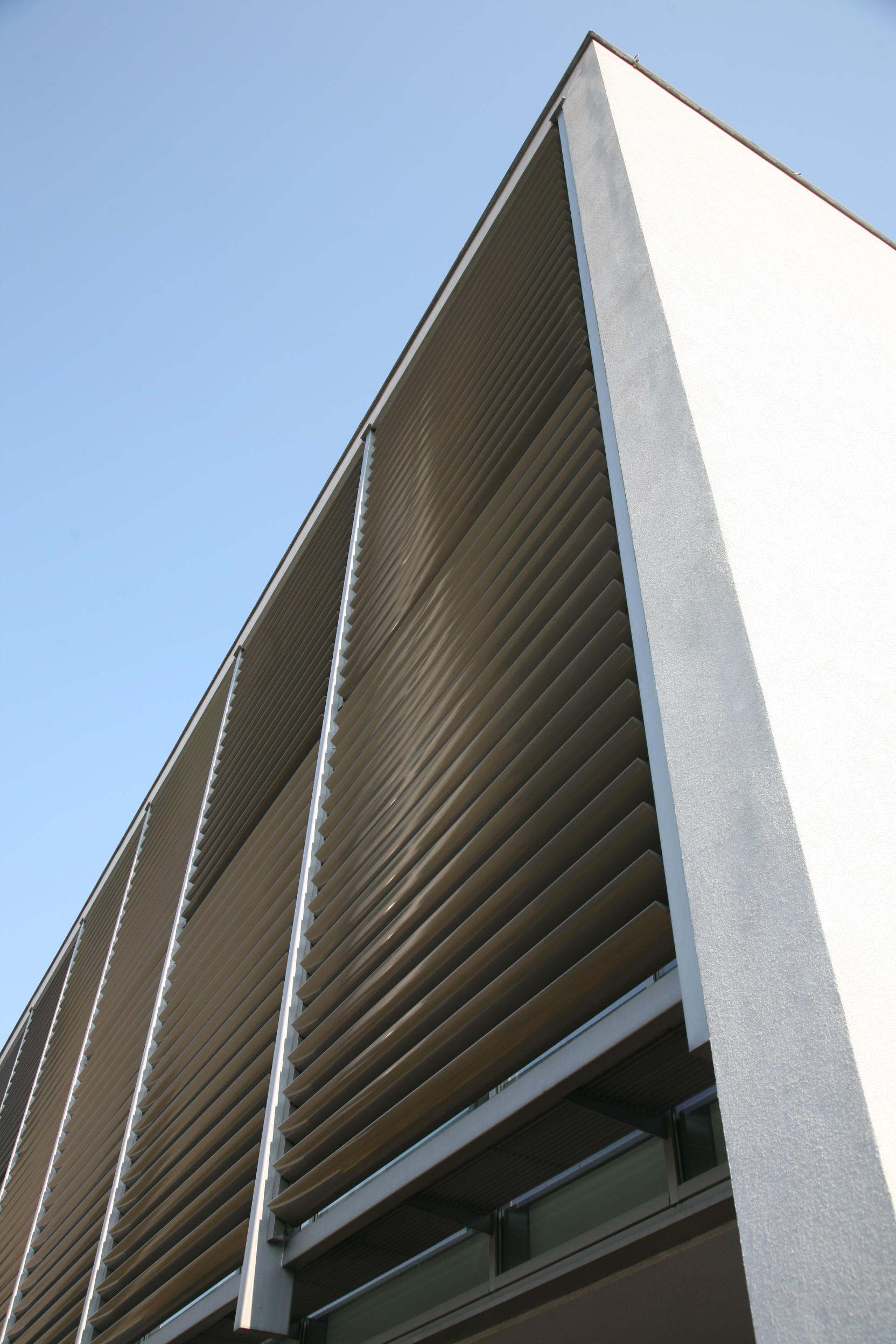 Horizontal sun protection blades • Alaris